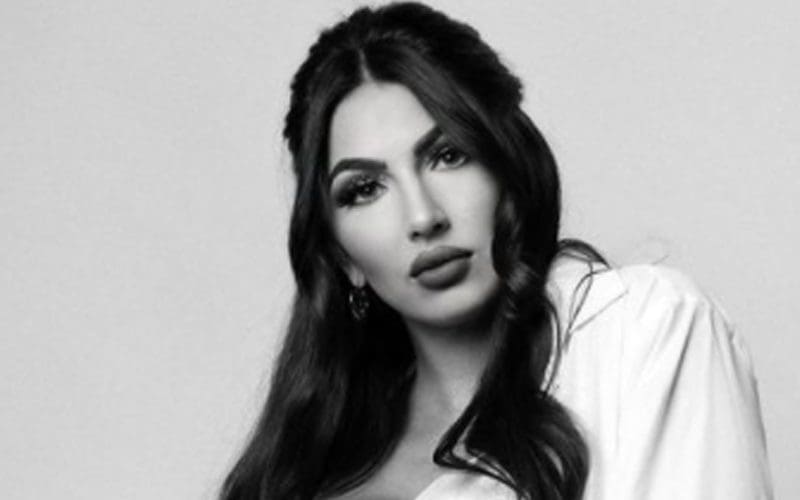 Jessica McKay Sizzles Giving Seductive Peek In Black & White Photo Drop