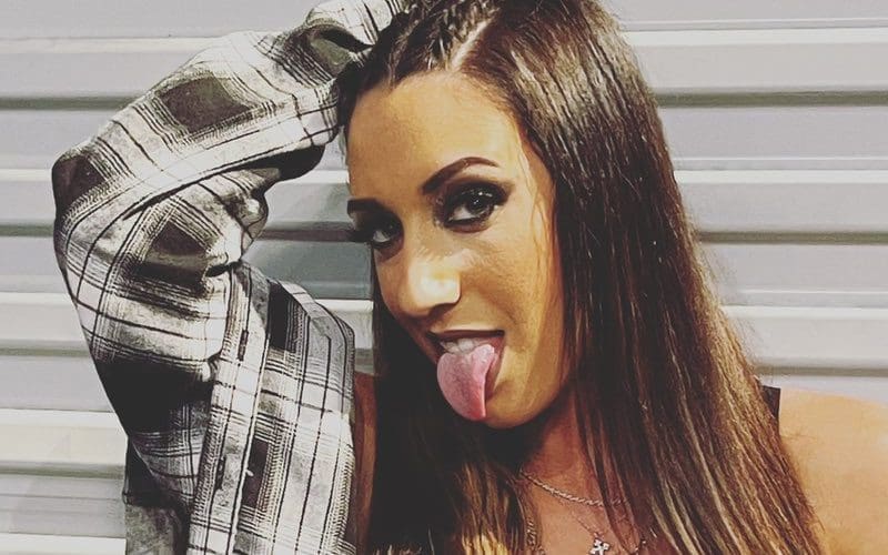 Jacy Jayne Tells Fans To Bite Her In Smoking Black Bra Photo Drop