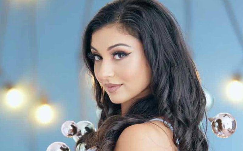 Arianna Grace Gets Into The Holiday Spirit With Cheeky White Lingerie ...