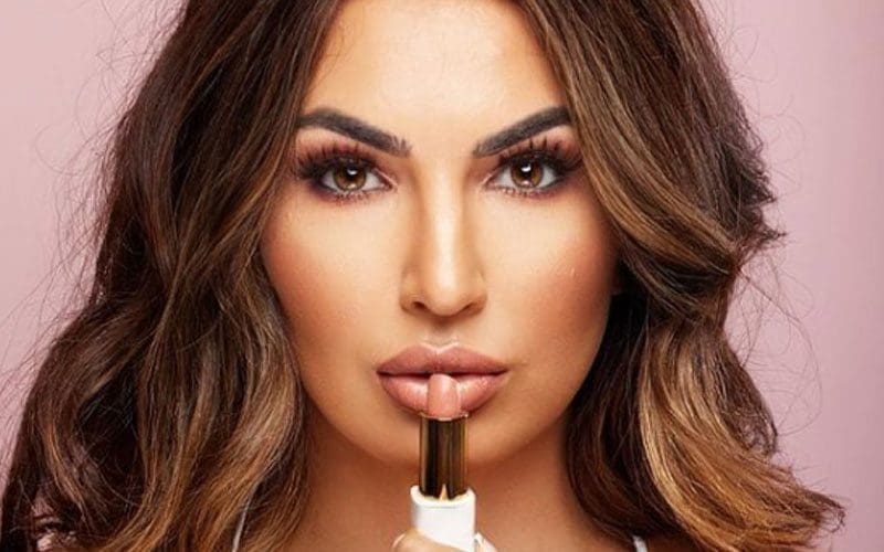 Jessica McKay Puckers Up In Sensual White Bra Photo Drop