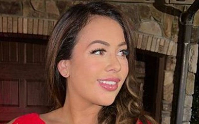 Natalya's Sister Jenni Neidhart Flexes Hot Yoga Pose In Scorching ...