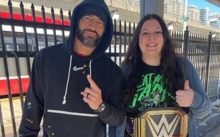 Roman Reigns Breaks Character To Win Over Fan With Selfie After WWE ...