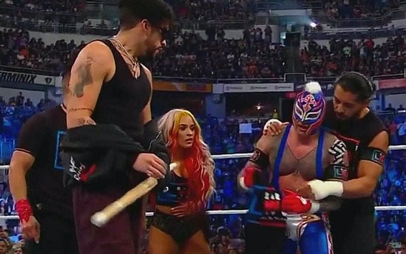 Bad Bunny Joins LWO Faction on Tonight's SmackDown