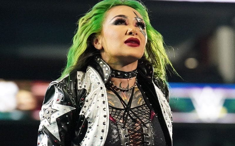 Shotzi Finally Gets Stitches Out After ACL Surgery